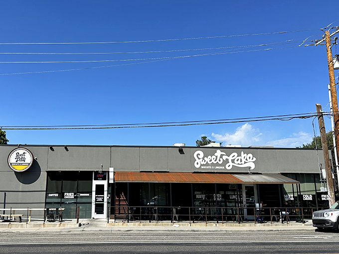 The unassuming gray exterior hides culinary treasures within, like finding a hidden jazz club that serves breakfast instead of bebop.