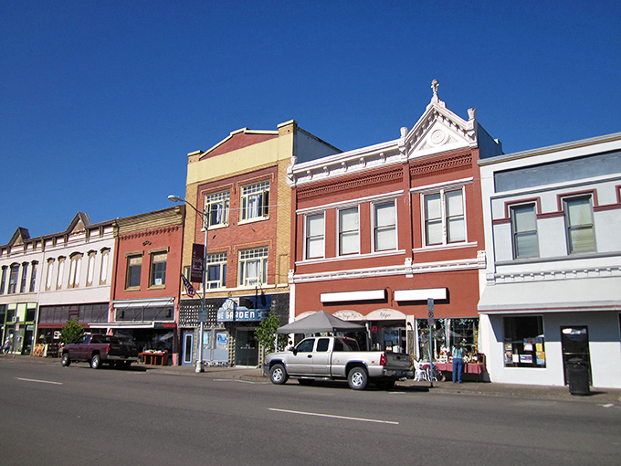 Downtown Dallas isn't trying to be anyone but itself &ndash; historic brick buildings, small-town charm, and not a single parking meter in sight.