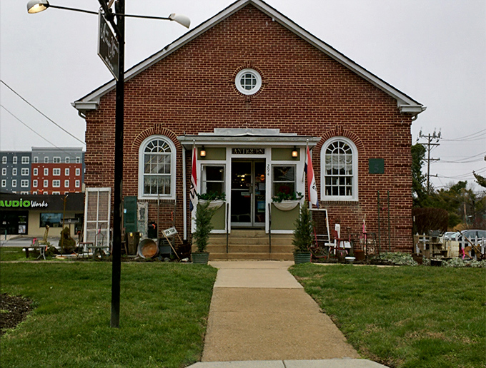 The brick fa&ccedil;ade of Aunt Margaret's looks like it could tell as many stories as the treasures housed inside&mdash;classic Americana with arched windows and welcoming steps.