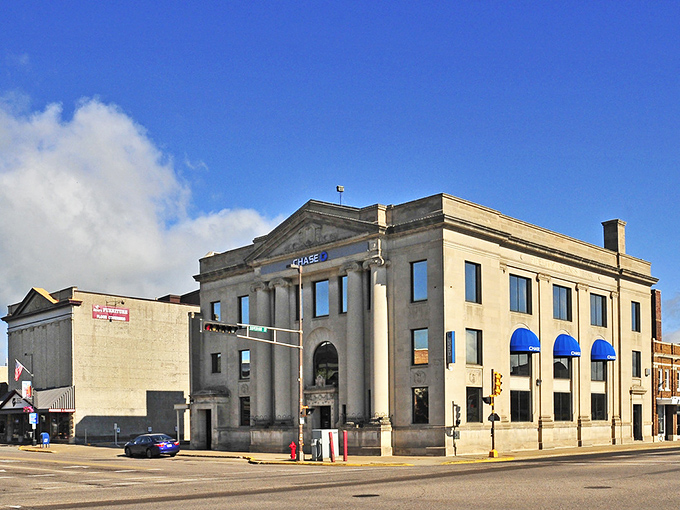 Antigo's main street could be a movie set for "Small Town America" &ndash; where traffic lights are suggestions and everyone still waves hello.
