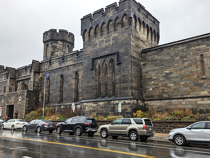 The imposing gothic fa&ccedil;ade of Eastern State Penitentiary looks more like a medieval castle than a prison. Those stone walls have stories to tell.