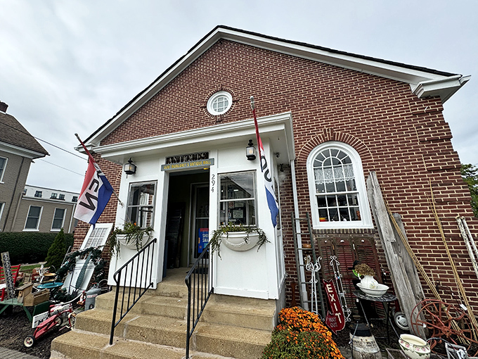 The brick fa&ccedil;ade of Aunt Margaret's looks like it could tell as many stories as the treasures housed inside&mdash;classic Americana with arched windows and welcoming steps.