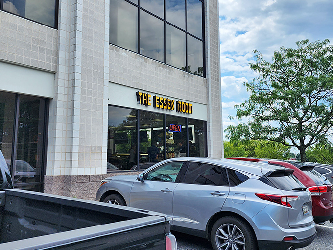 The gleaming fa&ccedil;ade of The Essen Room beckons like a lighthouse for the hungry, promising Jewish deli treasures within its unassuming shopping center home.