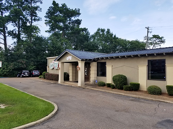 The unassuming exterior of Glory Bound Gyro Co. proves that culinary treasures often hide in plain sight, waiting for adventurous eaters to discover them.