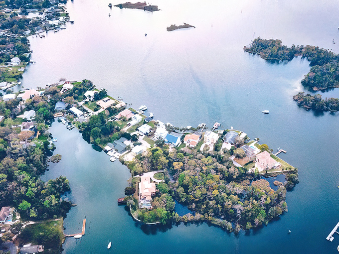 Downtown Crystal River offers that perfect small-town Florida vibe &ndash; where the pace slows down and nobody minds one bit.