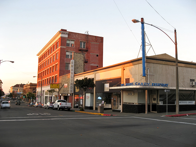 The Pink Lady mansion stands like a Victorian confection against the California sky &ndash; proof that sometimes architecture deserves its own Instagram account. 