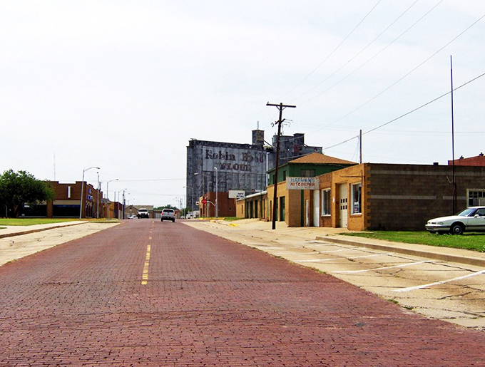 Downtown Ponca City offers that perfect small-town main street vibe &ndash; brick buildings, wide streets, and not a chain store in sight.