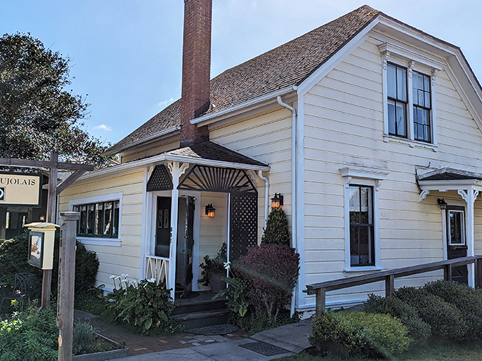 This charming Victorian cottage whispers "come in" while promising culinary adventures that'll make your taste buds sing opera.