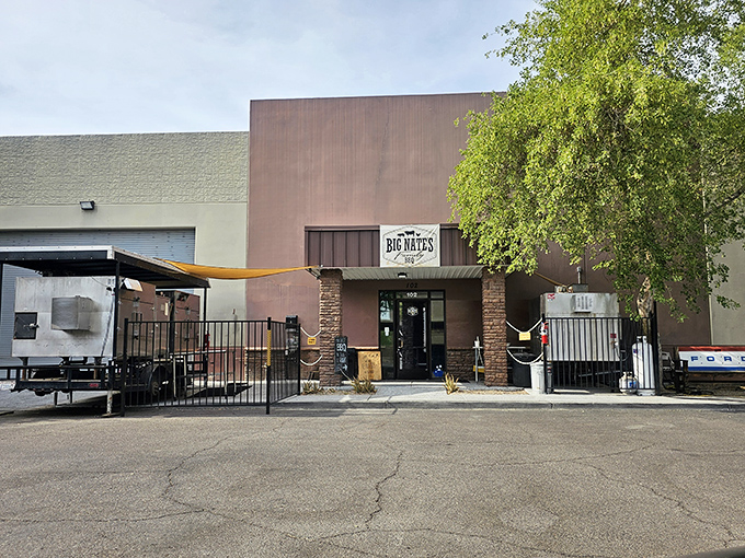 The unassuming exterior of Big Nate's Family BBQ in Mesa hides culinary treasures within, like a smoke-scented speakeasy for barbecue enthusiasts.