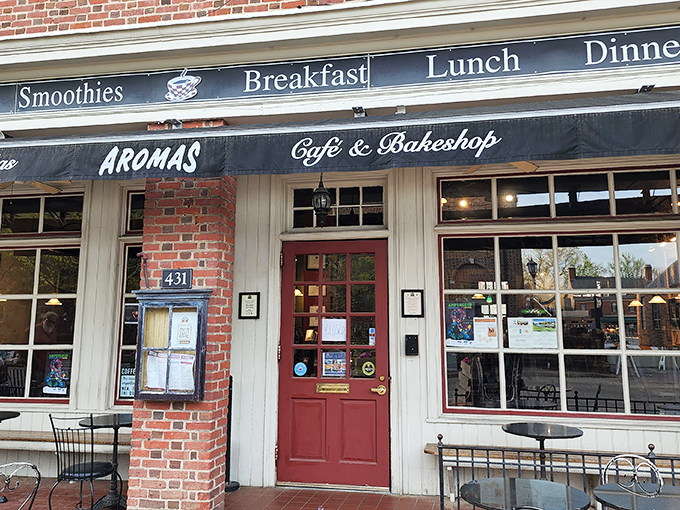 The classic brick fa&ccedil;ade of Aromas welcomes visitors with the promise of caffeine and comfort, a beacon of culinary delight in historic Williamsburg.