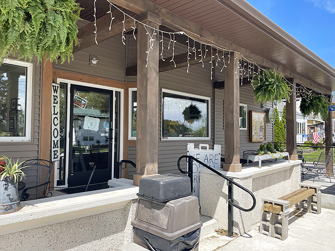 Small-town charm with big-time flavor potential. The welcoming porch and hanging plants at 3 Sweets practically whisper, "Come in, we've got cheesecake."