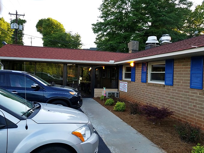 Unassuming culinary treasures often hide in plain sight. This modest brick building in Dallas, NC houses seafood magic that would make coastal restaurants envious.