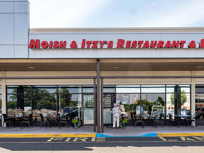 The bold red lettering of Moish & Itzy's beckons like a lighthouse for the sandwich-starved. Classic deli vibes from the moment you arrive.