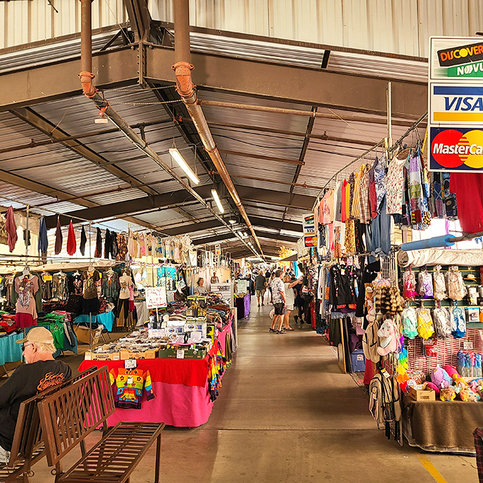 The ultimate treasure hunter's paradise! Wide, covered walkways mean you can shop in comfort even when Arizona's sun decides to show off.