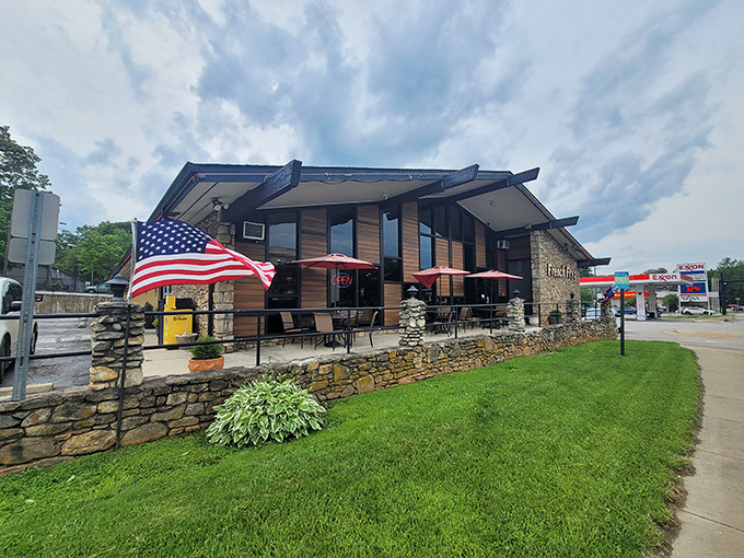 Stone and wood come together in this architectural handshake, where the American flag waves a patriotic hello to hungry visitors.