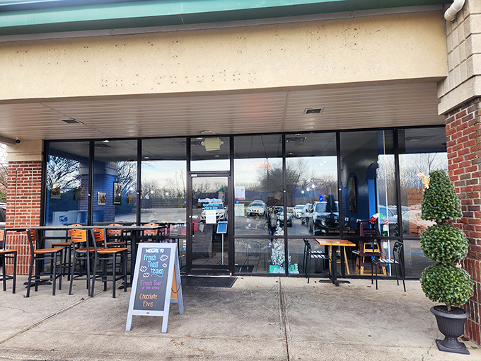 The unassuming brick exterior of French Toast Heaven in Cincinnati's Eswin Building hides culinary treasures that make breakfast dreams come true.