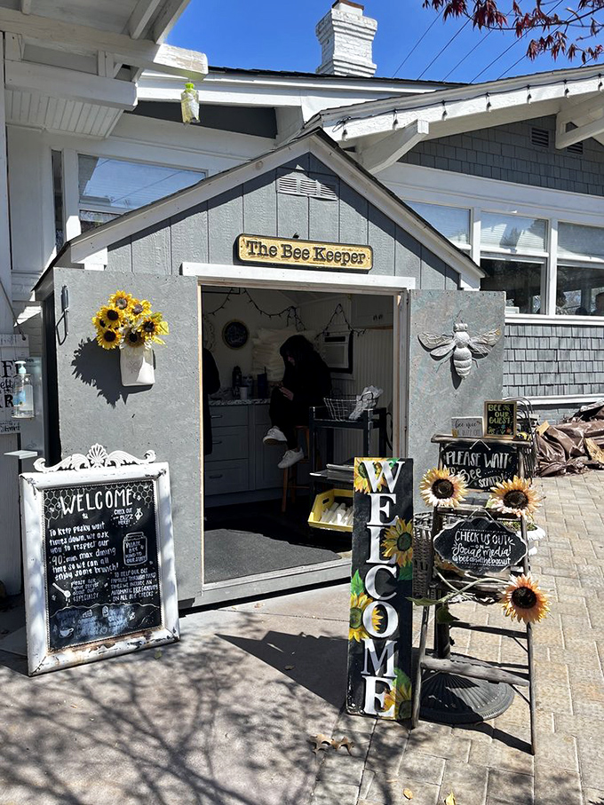 The aptly named "Bee Keeper" welcome station sets the tone perfectly &ndash; sunflowers, rustic charm, and a bee motif that isn't just cute, it's downright irresistible.