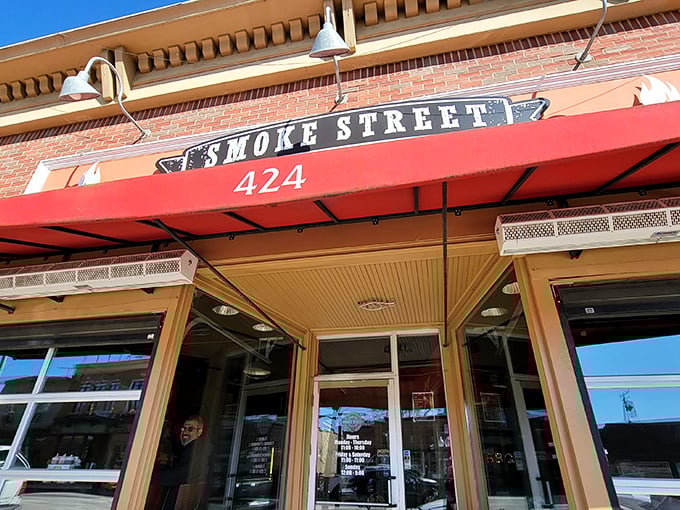 Smoke Street's brick fa&ccedil;ade and colorful umbrellas beckon like a barbecue siren song in downtown Milford. Small-town charm, big-time flavor.