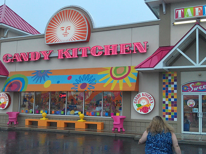 The pink-roofed beacon of sweetness beckons from Coastal Highway, promising a sugar rush that transcends generations.