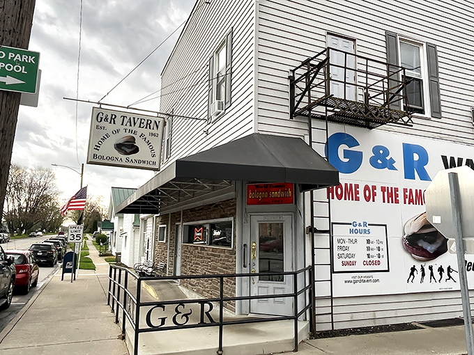 The unassuming white clapboard exterior of G & R Tavern stands like a culinary lighthouse in tiny Waldo, beckoning bologna pilgrims from miles around.