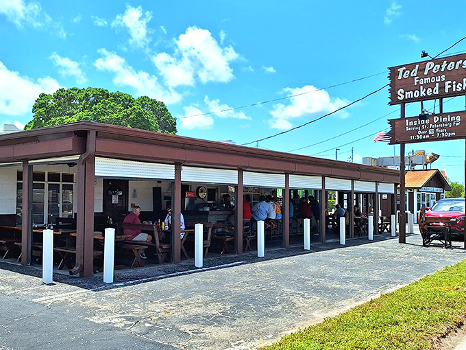 The unassuming exterior of Ted Peters might not win architectural awards, but that smoky aroma wafting through the air is nature's most effective billboard.