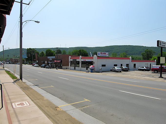 Main Street simplicity with a side of small-town charm. Heber Springs offers that increasingly rare experience where locals still wave from their pickup trucks.