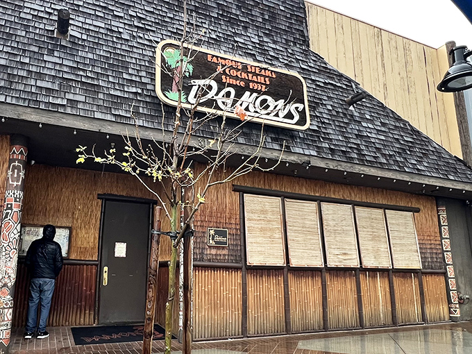 Damon's Steak House sits like a neighborhood treasure, promising carnivorous adventures behind those welcoming blue umbrellas.