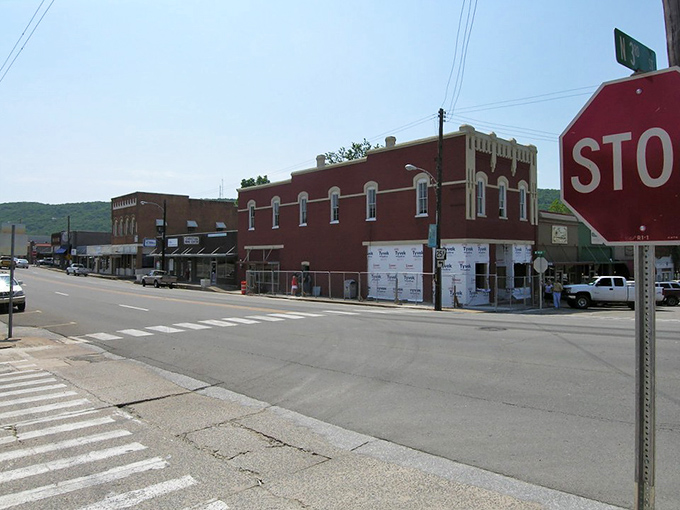Main Street simplicity at its finest. Heber Springs offers that increasingly rare commodity: a downtown where you can actually find parking.