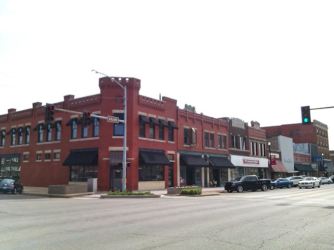 Downtown Ponca City offers that perfect small-town main street vibe &ndash; brick buildings, wide streets, and not a chain store in sight.
