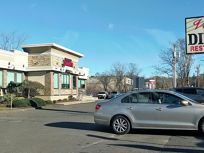 Valley Diner stands proudly on New Haven Avenue in Derby, its classic exterior promising comfort food treasures within. No fancy gimmicks, just honest-to-goodness diner goodness.