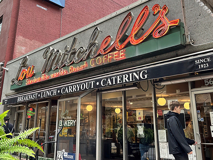The iconic neon sign of Lou Mitchell's has been welcoming hungry Chicagoans since Route 66 was America's main thoroughfare. Classic Americana at its finest. 