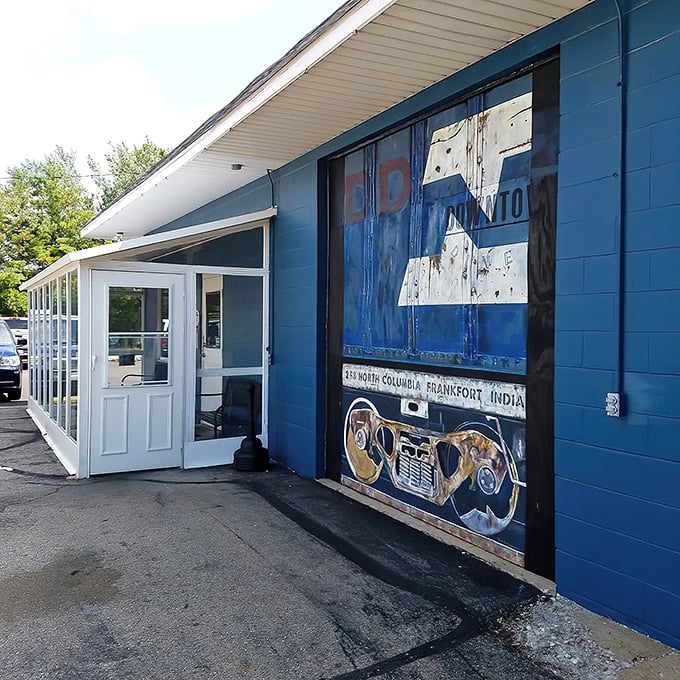 The unassuming blue exterior of Downtown Diner might not stop traffic, but the railroad crossing sign is actually warning: "Slow down or miss out on greatness."