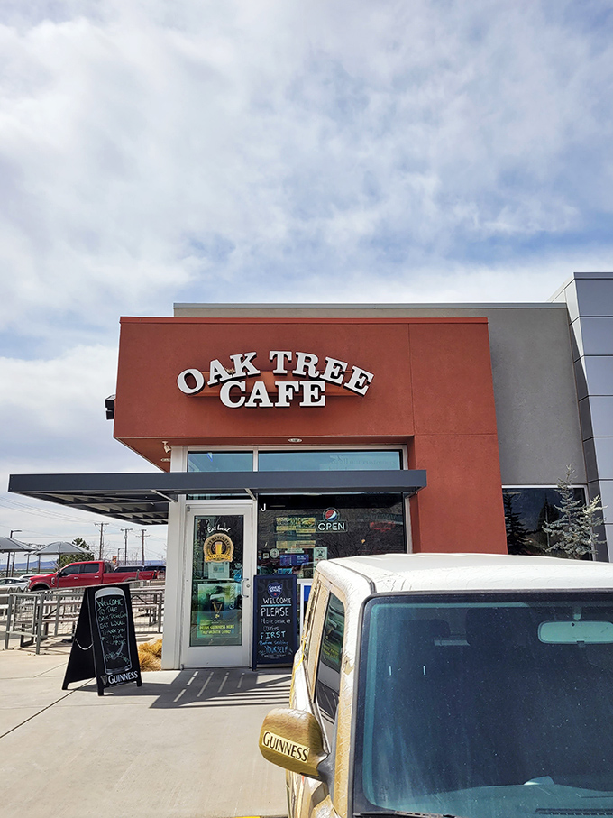 A beacon of culinary delight! Oak Tree Cafe's vibrant exterior promises a feast for the senses, standing out like a red-hot chili pepper in the Albuquerque landscape.