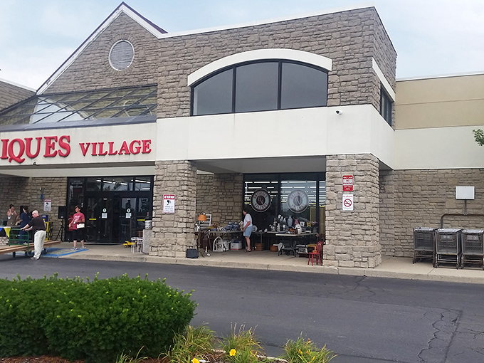 That red lettering practically shouts "treasure hunt ahead" &ndash; and the stone facade promises serious antiquing business inside.