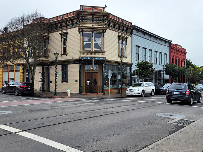 The Pink Lady mansion stands like a Victorian confection against the California sky &ndash; proof that sometimes architecture deserves its own Instagram account. 