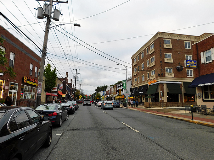 Main Street beckons with its brick-lined charm and small-town appeal. Newark's affordability doesn't mean sacrificing that picture-perfect downtown experience.