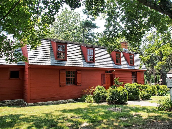 The vibrant Collins-Sharp House proves that "historic" doesn't have to mean "drab"&mdash;this colonial showstopper rocks its red exterior like a revolutionary fashionista.