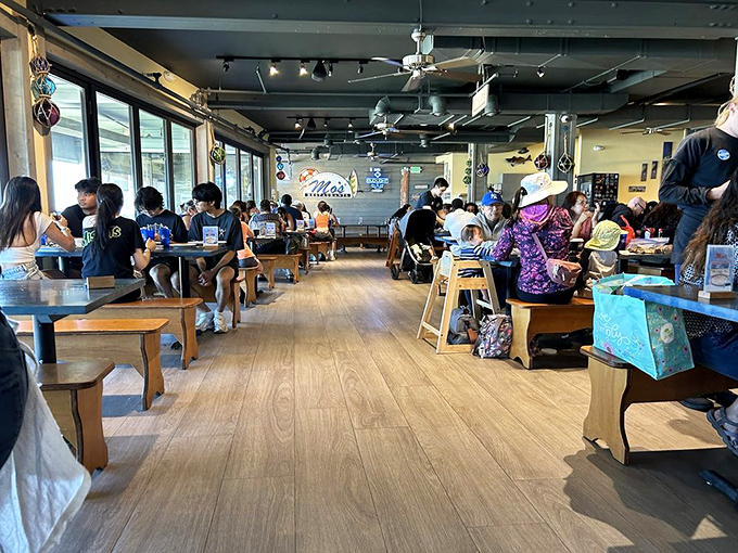 A full house is the best review&mdash;locals and visitors alike gathering for that communal coastal experience that keeps Mo's thriving year after year.