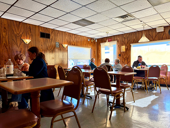 The dining room at Joe's isn't designed for selfies&mdash;it's engineered for the serious business of enjoying pizza in an environment untouched by design trends.