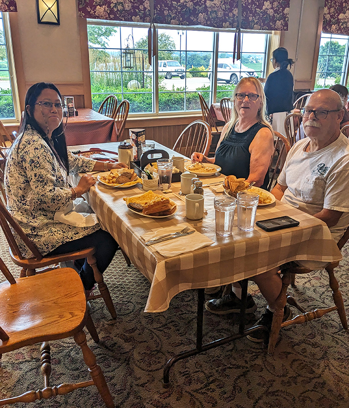 Multi-generational dining at its finest. Some families discuss politics over dinner; smart ones discuss which pie to order for dessert.