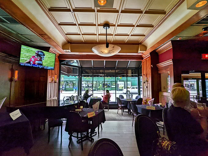 The front dining area offers a glimpse of Milwaukee street life while you remain cocooned in steakhouse luxury&mdash;the best of both worlds.