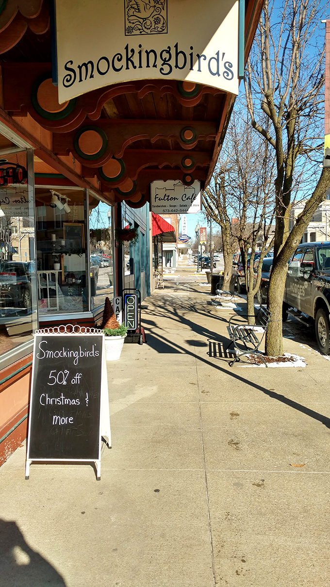 Smockingbird's and Fulton Caf&eacute; share sidewalk space, offering shoppers and diners the quintessential small-town experience where everyone knows your coffee order.