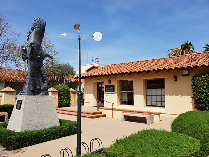 The eagle sculpture stands proud outside the Visitor Center, as if to say, "Yes, the views really are this spectacular."