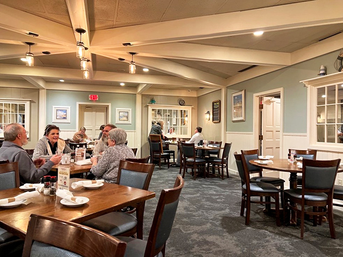 Watch fellow diners savor every spoonful &ndash; their expressions tell the whole delicious story perfectly.