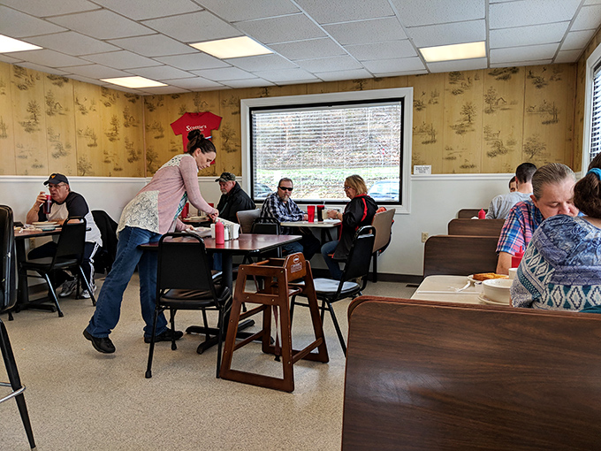 Servers who know regulars by name create the kind of genuine hospitality that no corporate training manual could ever replicate.