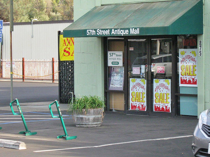 57th Street Antique Mall's modest green fa&ccedil;ade &ndash; like that unassuming restaurant that serves the best food in town.