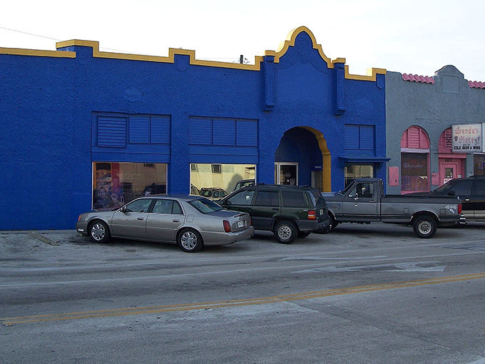 Clewiston's downtown buildings reflect its "America's Sweetest Town" charm. Where even the Chamber of Commerce looks like a friendly neighbor's house.