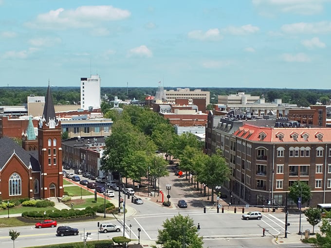 Fayetteville's downtown combines urban conveniences with small-town pricing&mdash;truly the best of both worlds.