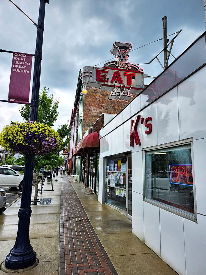 That vintage "EAT" sign with its chef mascot has been Troy's North Star for burger-seekers for generations.