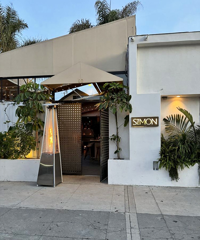 Si! Mon's minimalist entrance is like a secret doorway to Peruvian seafood paradise – understated outside, unforgettable inside.